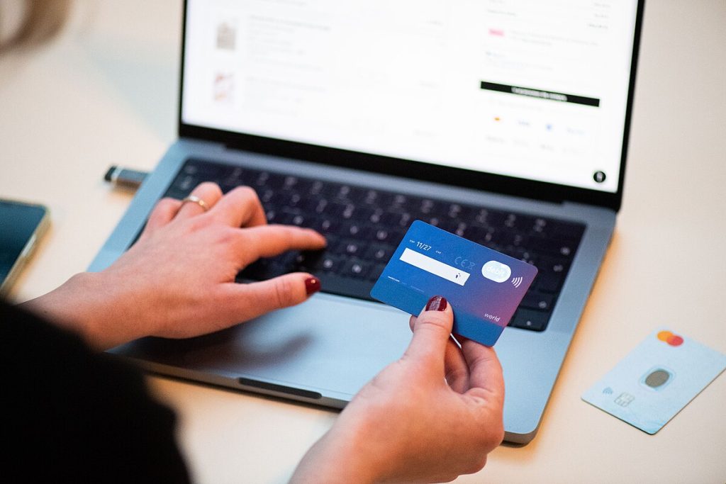 The Digital Retail Revolution: Exploring the World of Online Shopping